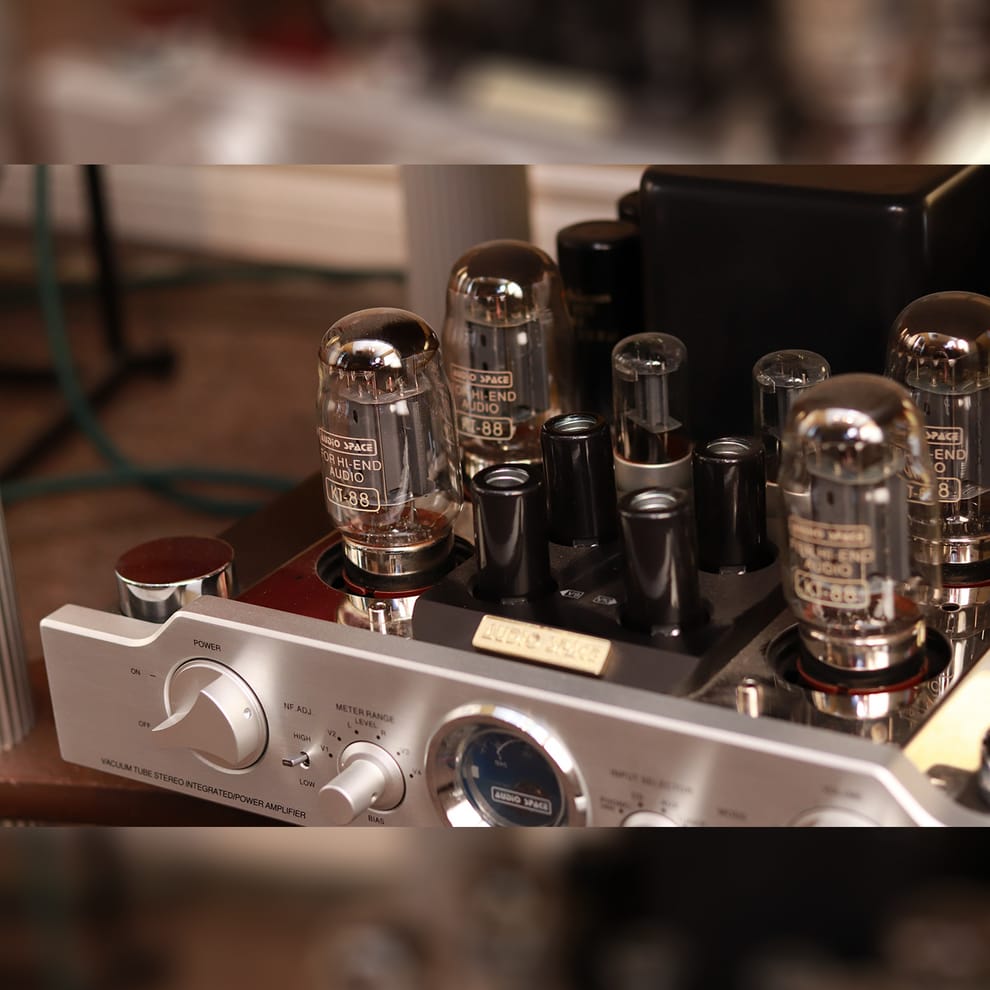 Tube vs. Transistor Amplifiers: Which Sounds Better? - Audiophonie